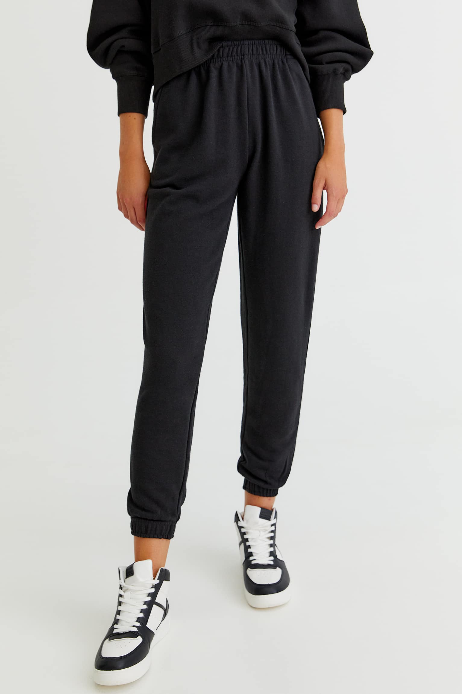 Basic Colored Sweatpants With Elastic Hems – Amora Bay